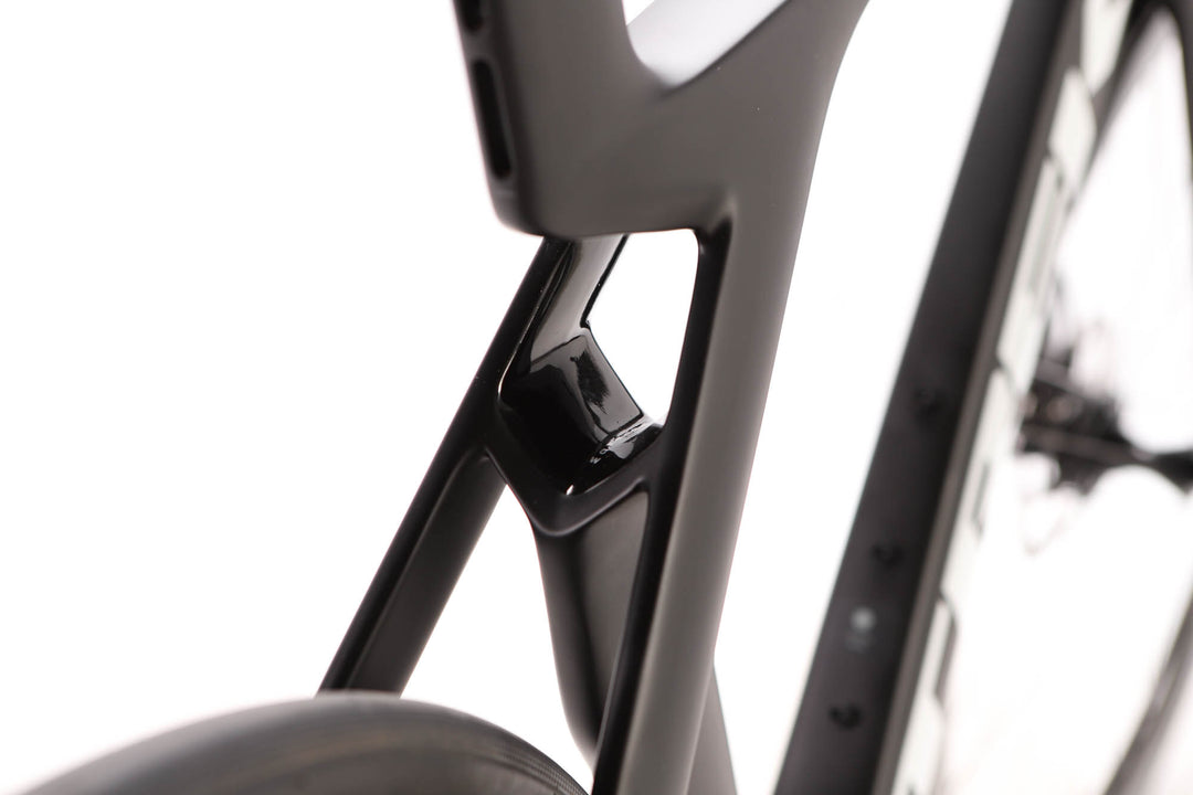 Trek Madone SL6 Gen 7 Shimano 105 Di2 Disc Road Bike 2024, Size 54cm ...